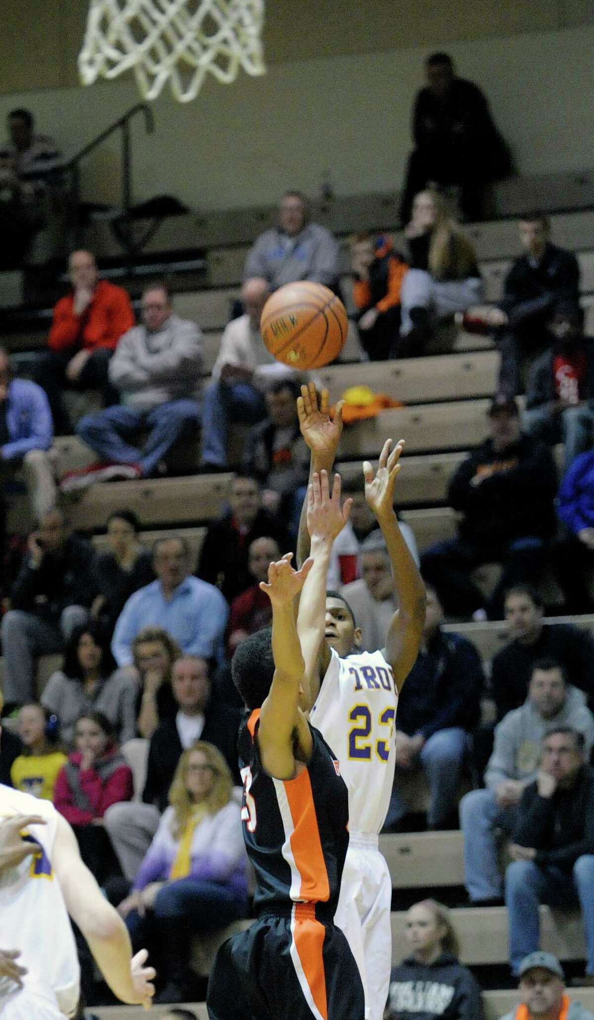 Flying Horses use big run to reach semifinals