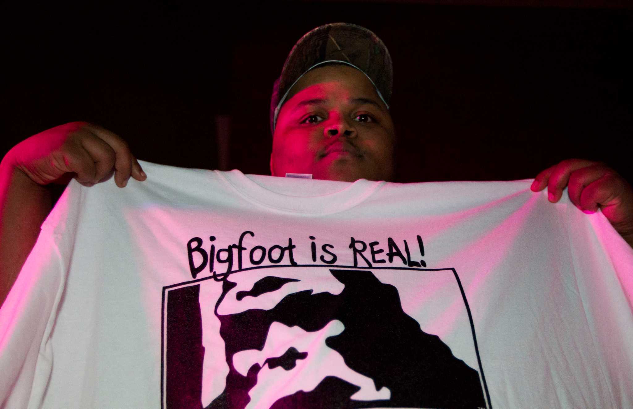 Hundreds turn out to see 'Bigfoot'