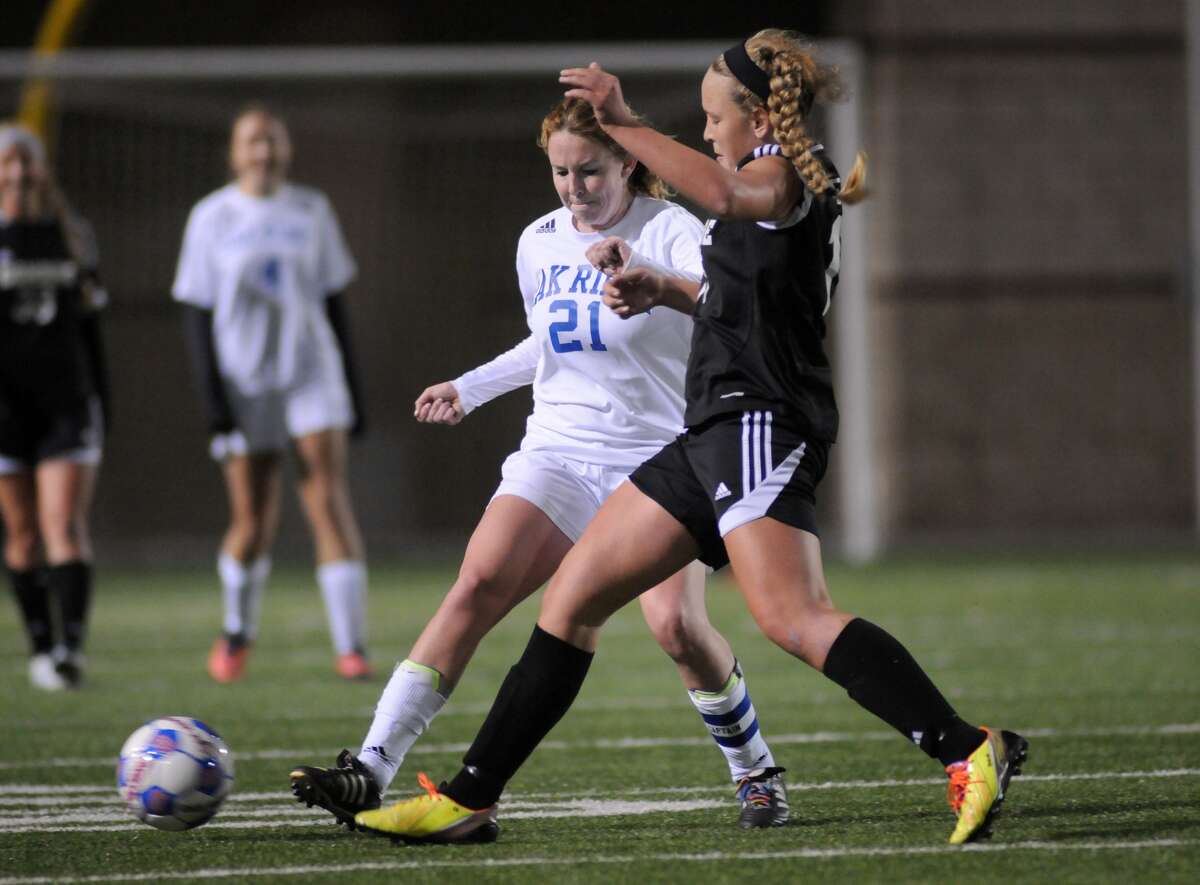Soccer: District title is within reach for Oak Ridge