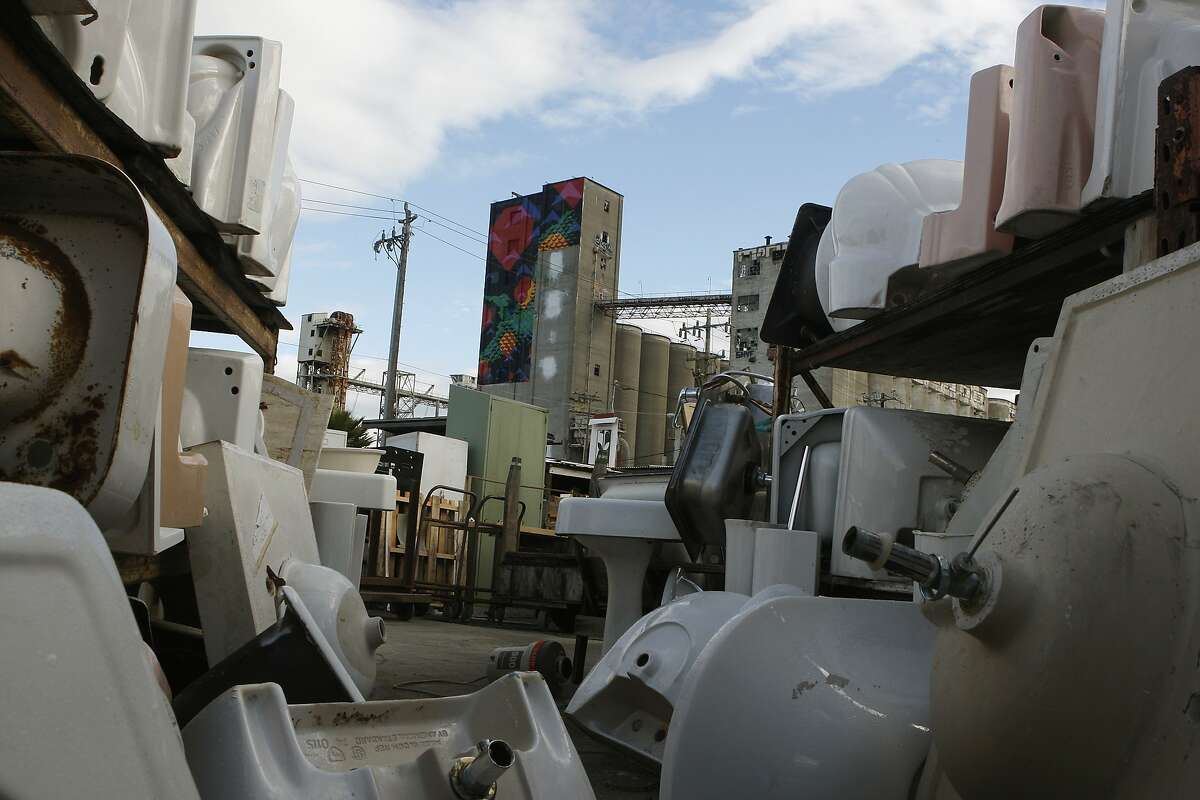 Big, bold mural adds zip to Bayview waterfront