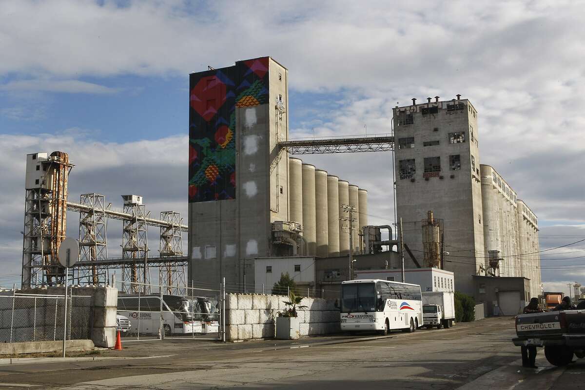 Big, bold mural adds zip to Bayview waterfront