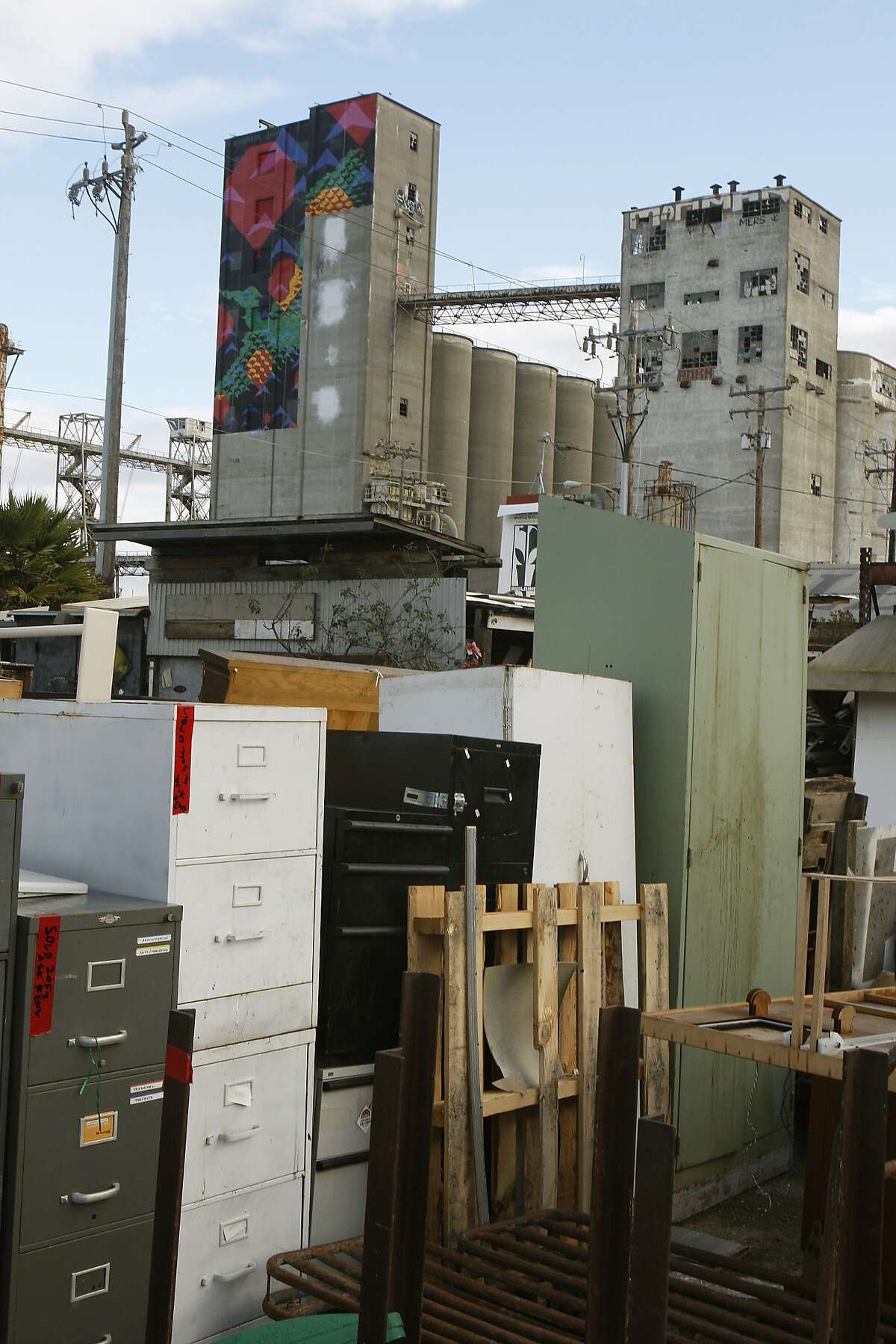 Big, bold mural adds zip to Bayview waterfront
