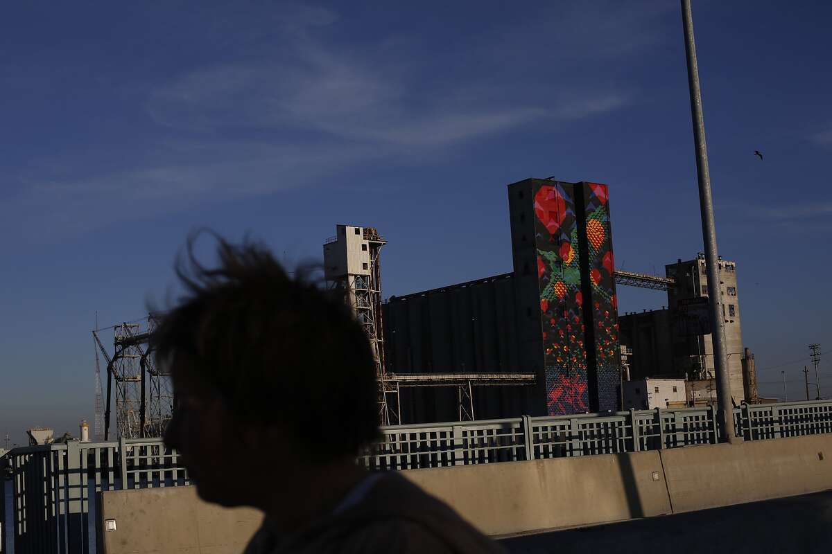 Big, bold mural adds zip to Bayview waterfront