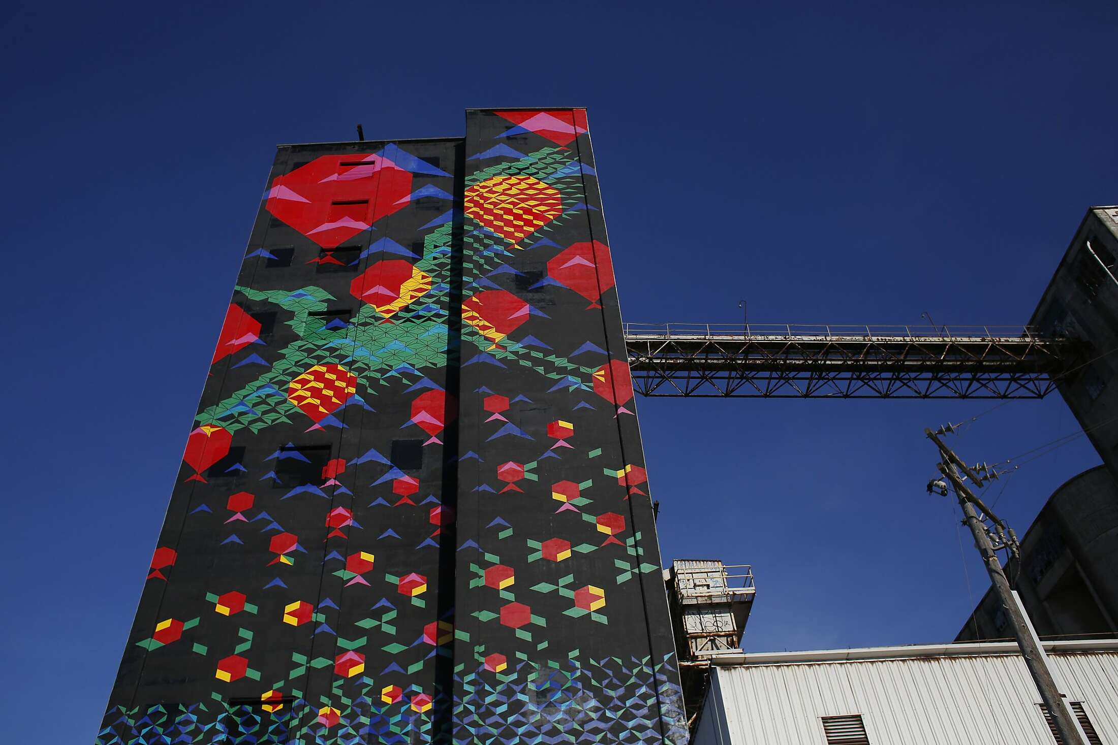 Big, bold mural adds zip to Bayview waterfront