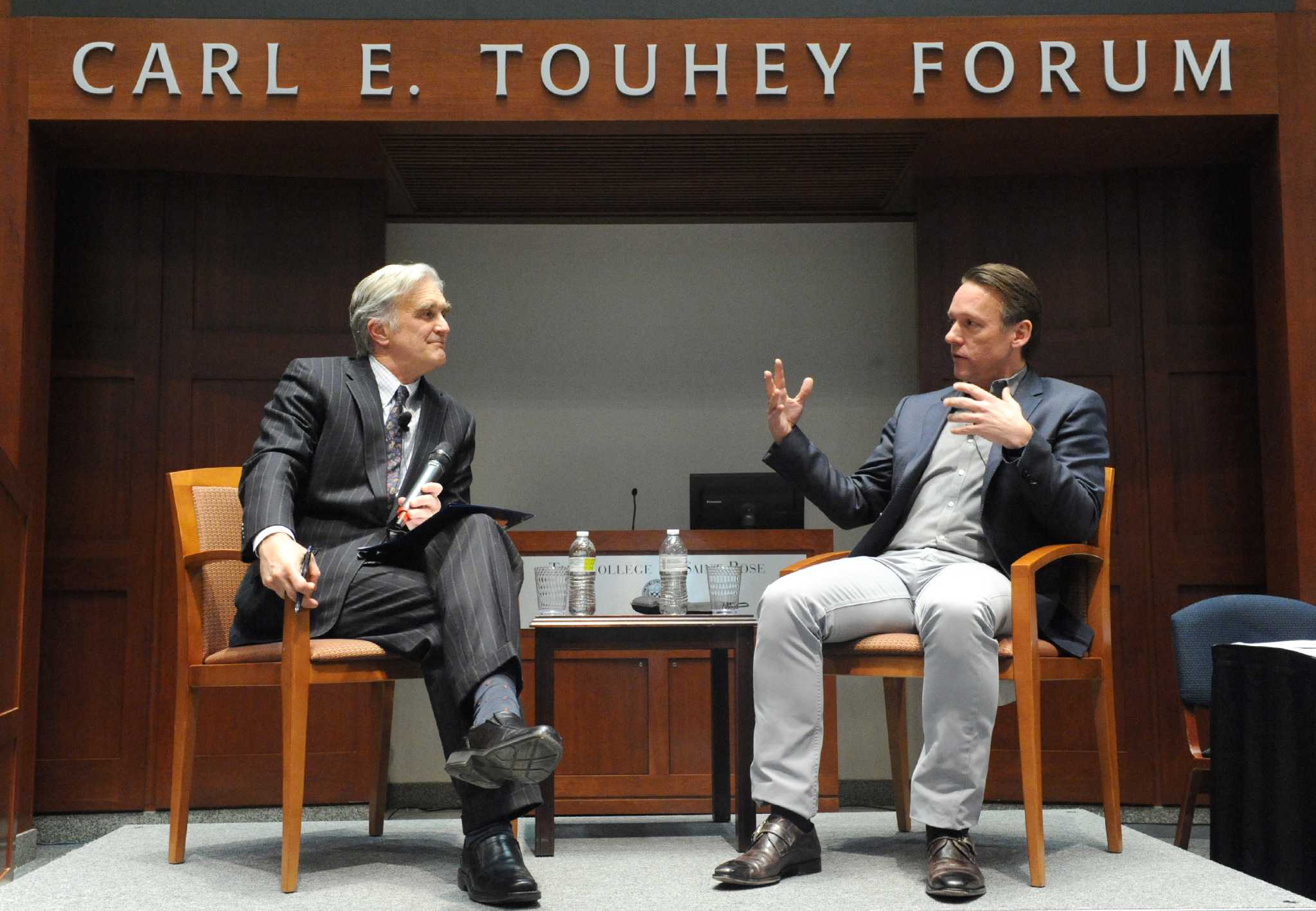 Photos: High-tech discussion