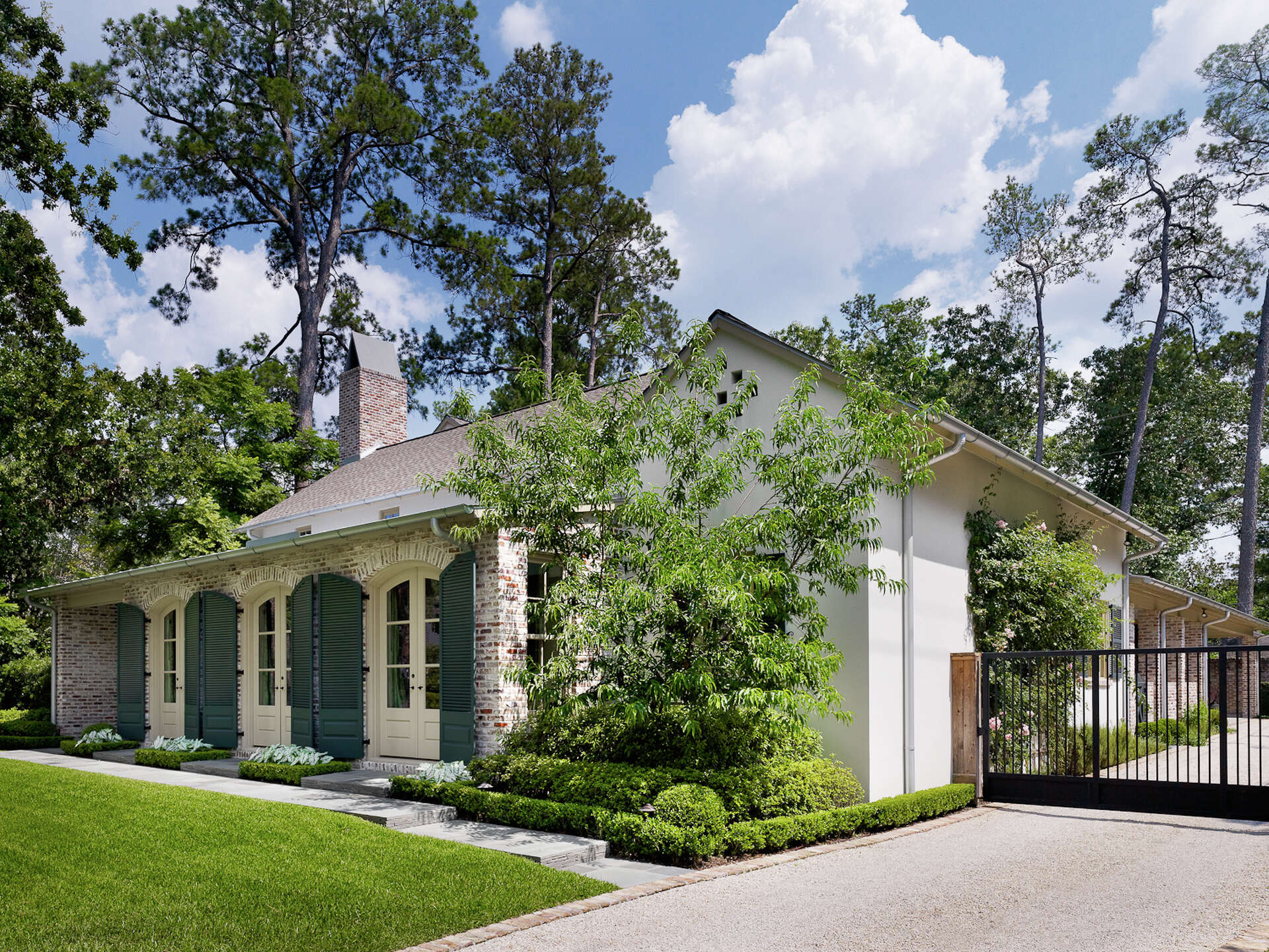 Beard home on Azalea Trail blends an elegant Southern charm