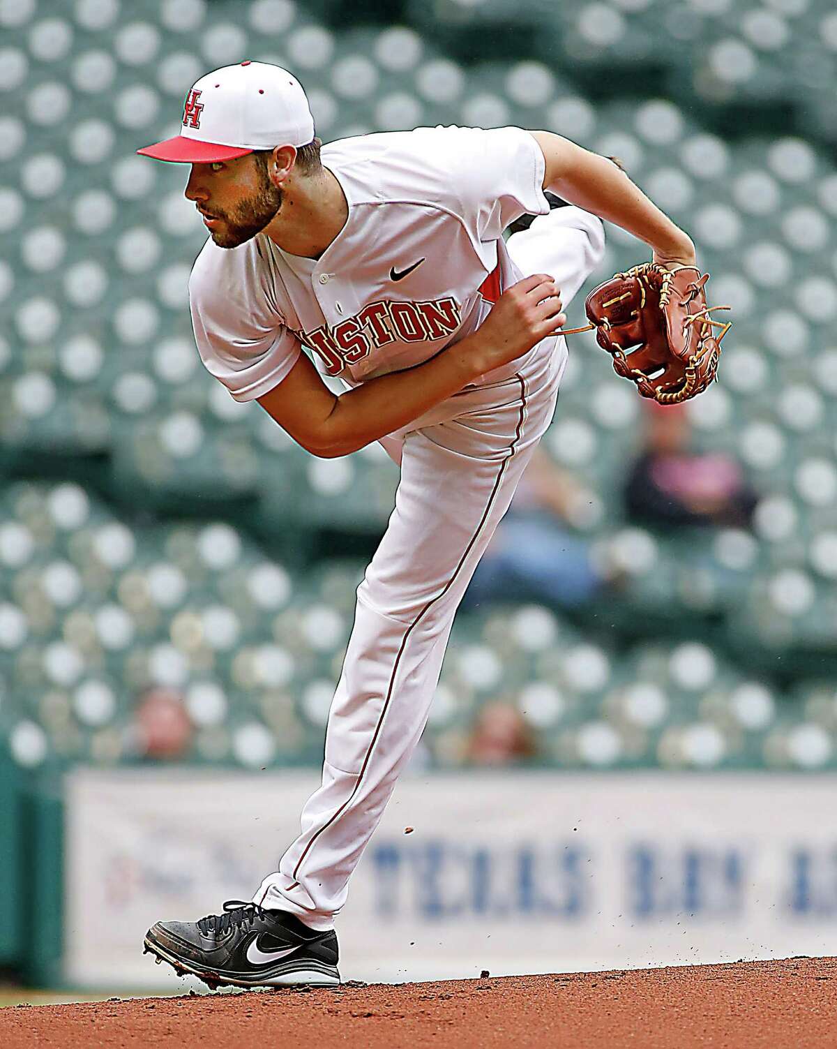 Slumping bats lead to another UH loss in College Classic finale