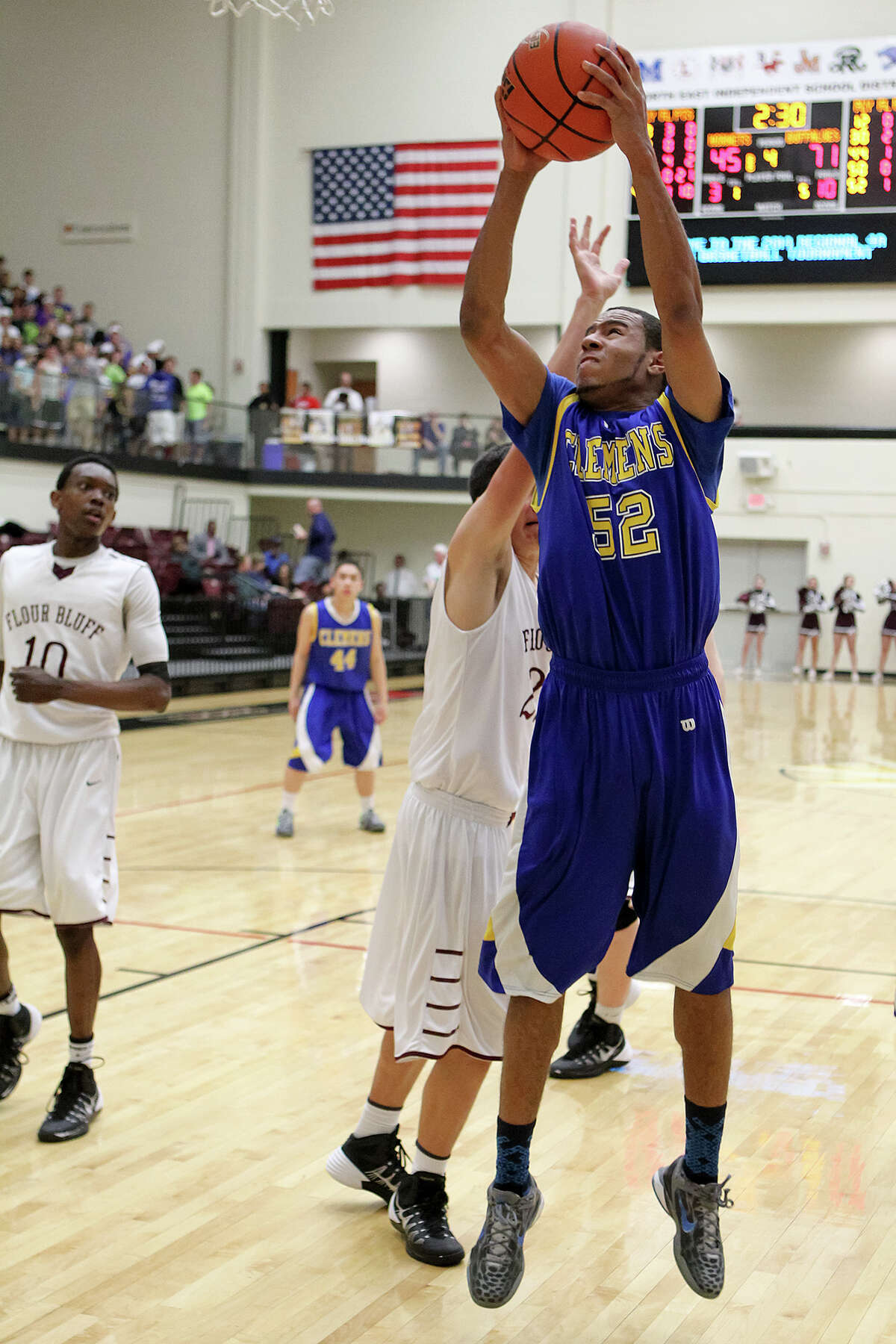 Clemens' win puts Ellis on brink of coaching history