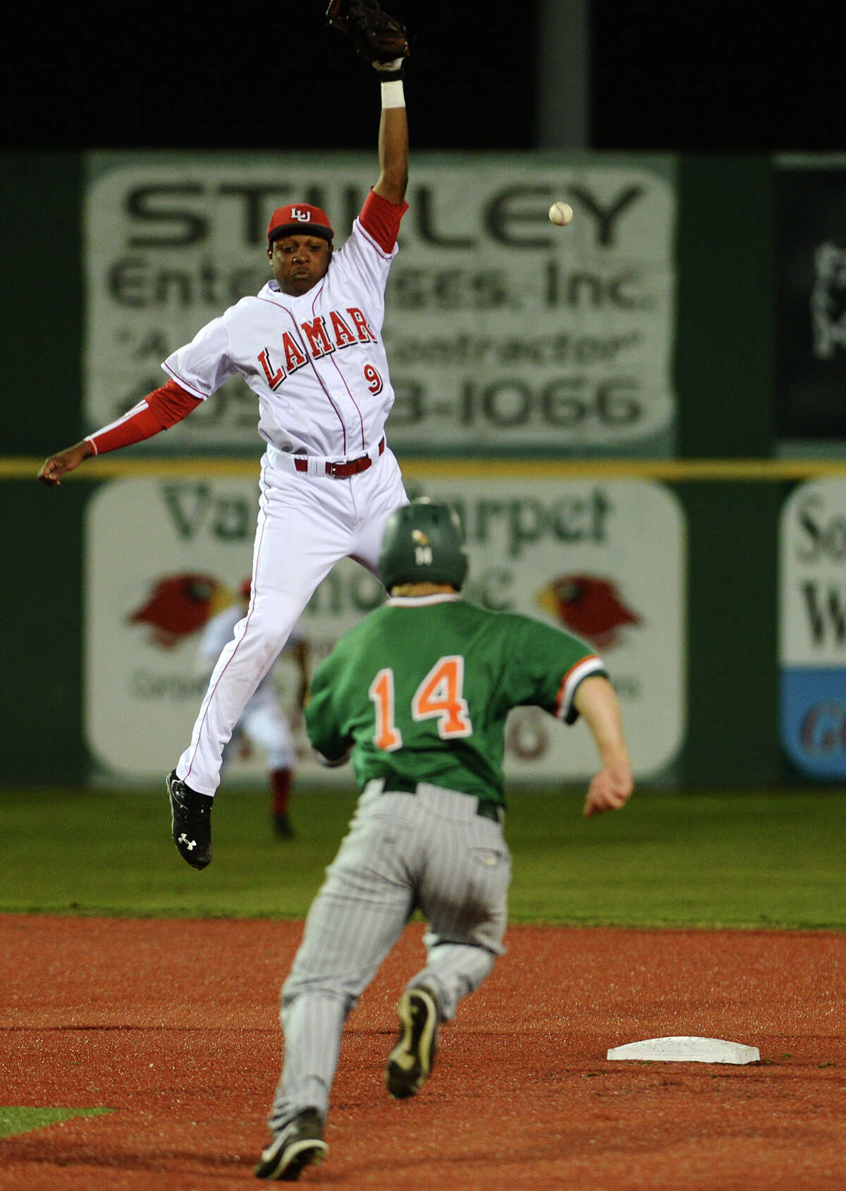 Lamar baseball drops weekend opener