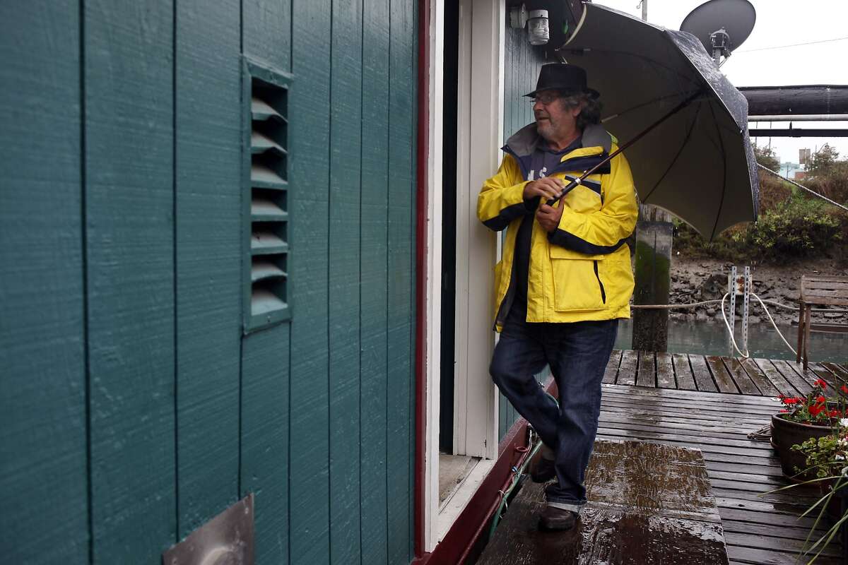 S.F.'s plucky floating community watches waves of change