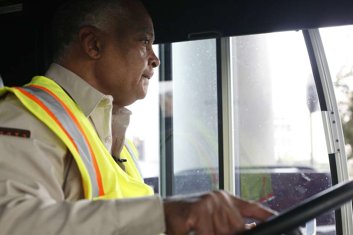 Muni driver adds a note of cheer to the 29-Sunset