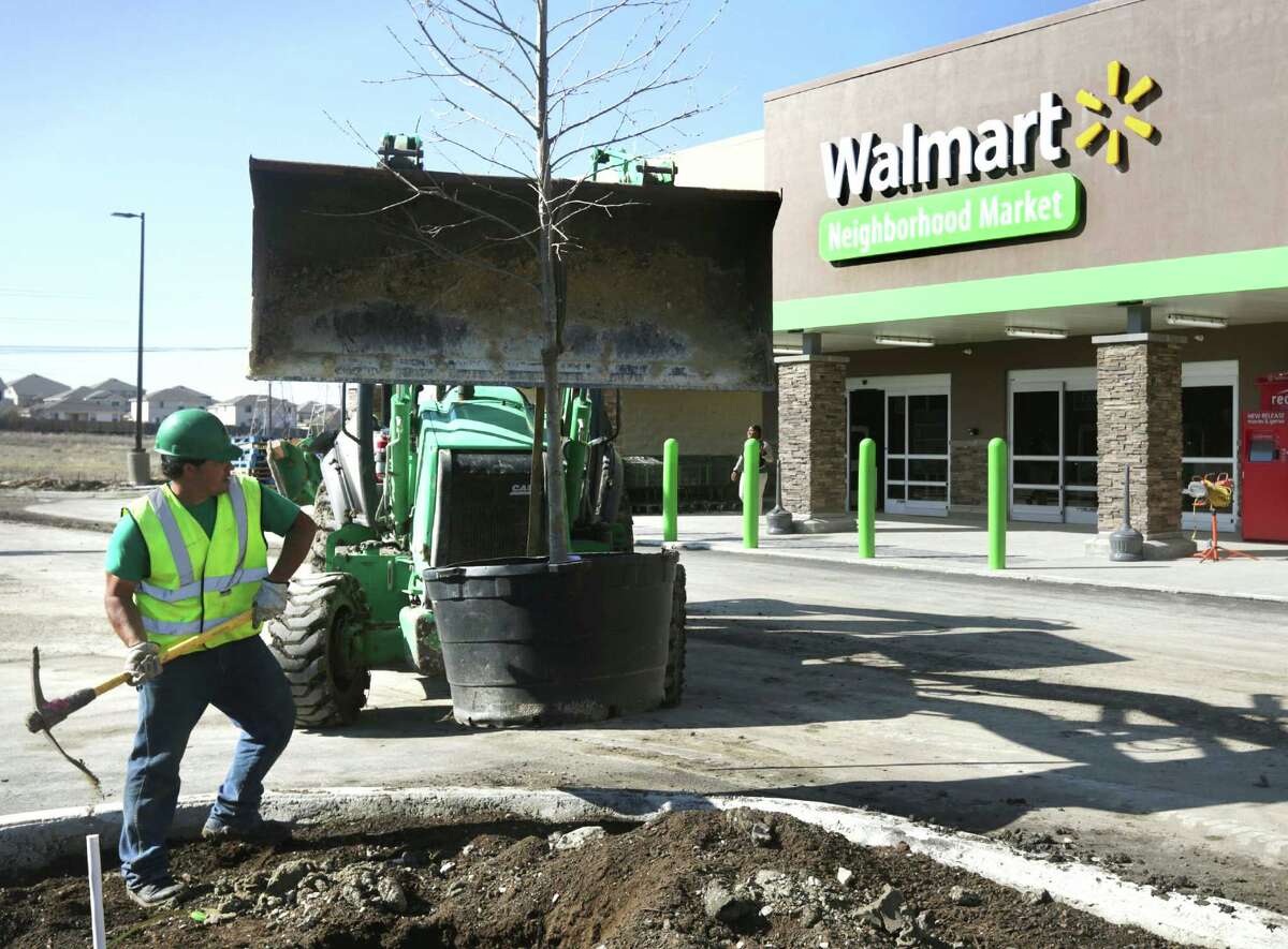 Walmart goes small to grow grocery sales