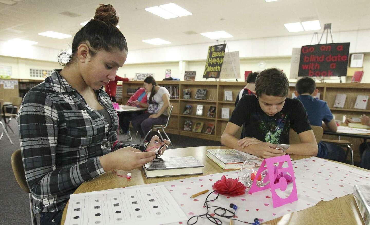 Students open up to books with 'speed dating'