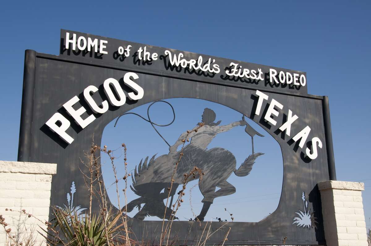 Cowboys on horseback at a Whataburger drive-thru is the most Texan ...