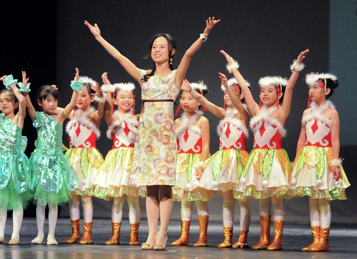 Sharing art of Chinese dance in The Woodlands