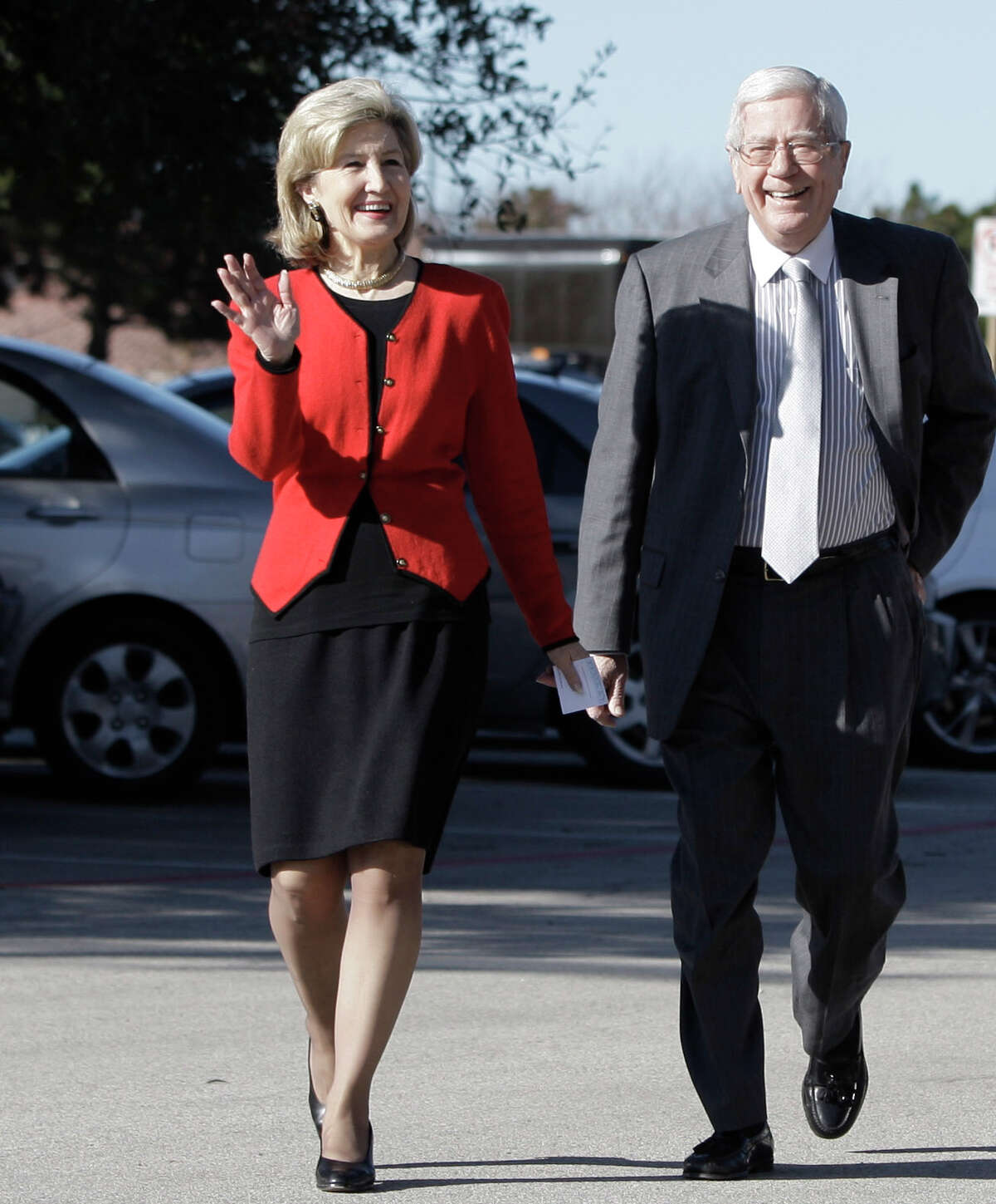 Hutchison, husband of ex-senator, dies at 81