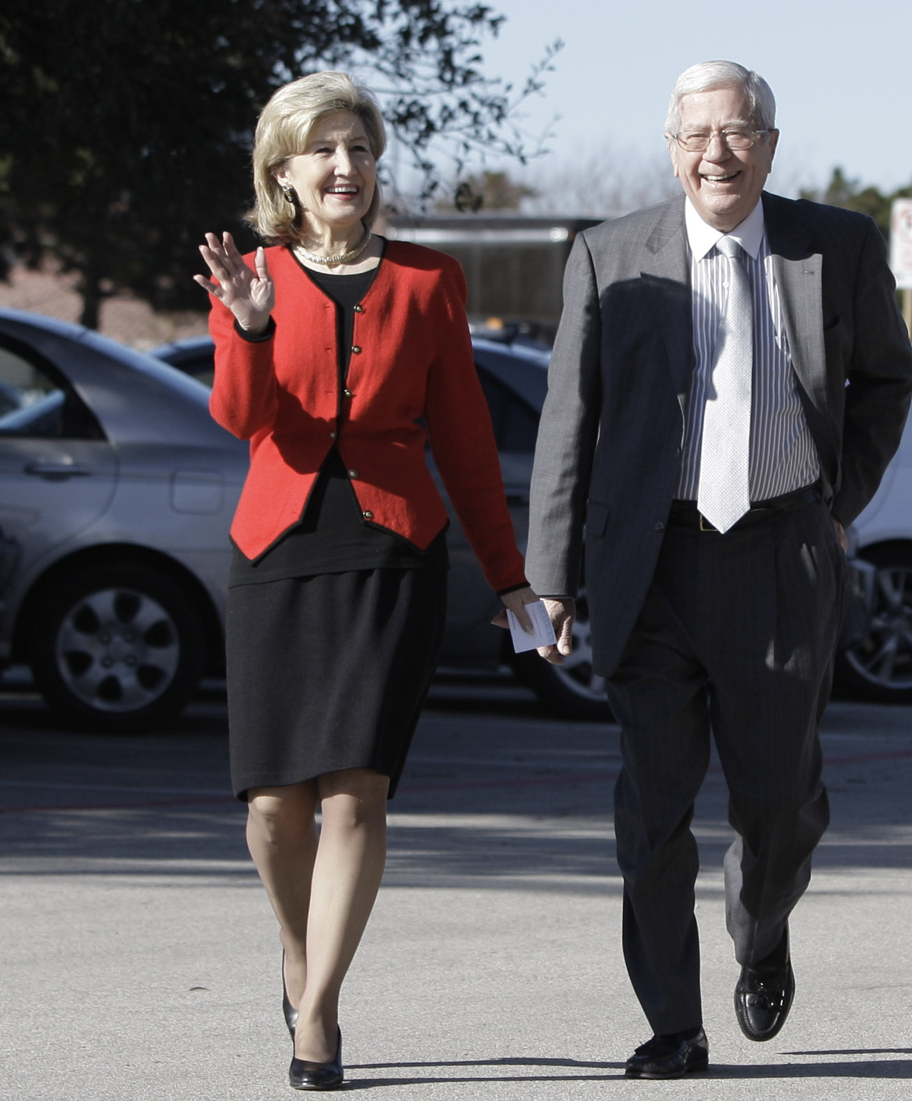 Husband of ex-Sen. Hutchison dies at age 81