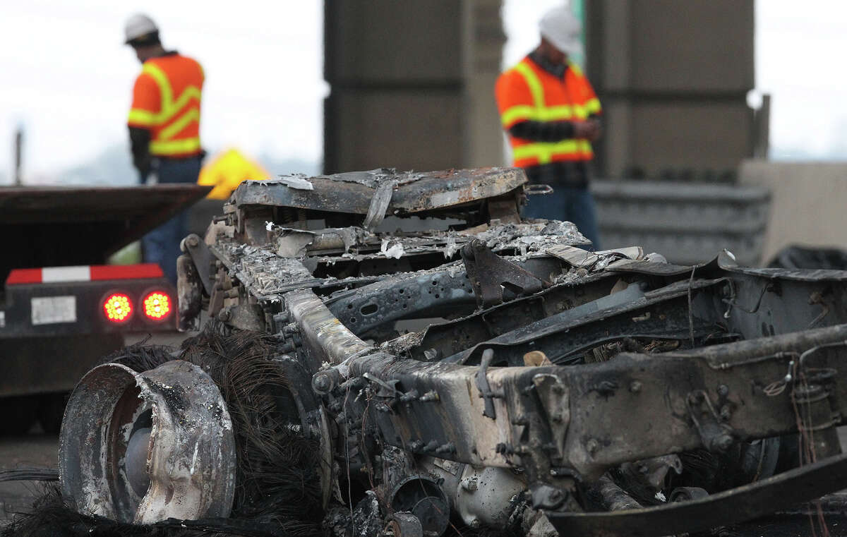 Loop 410 reopened after crash that killed FedEx driver