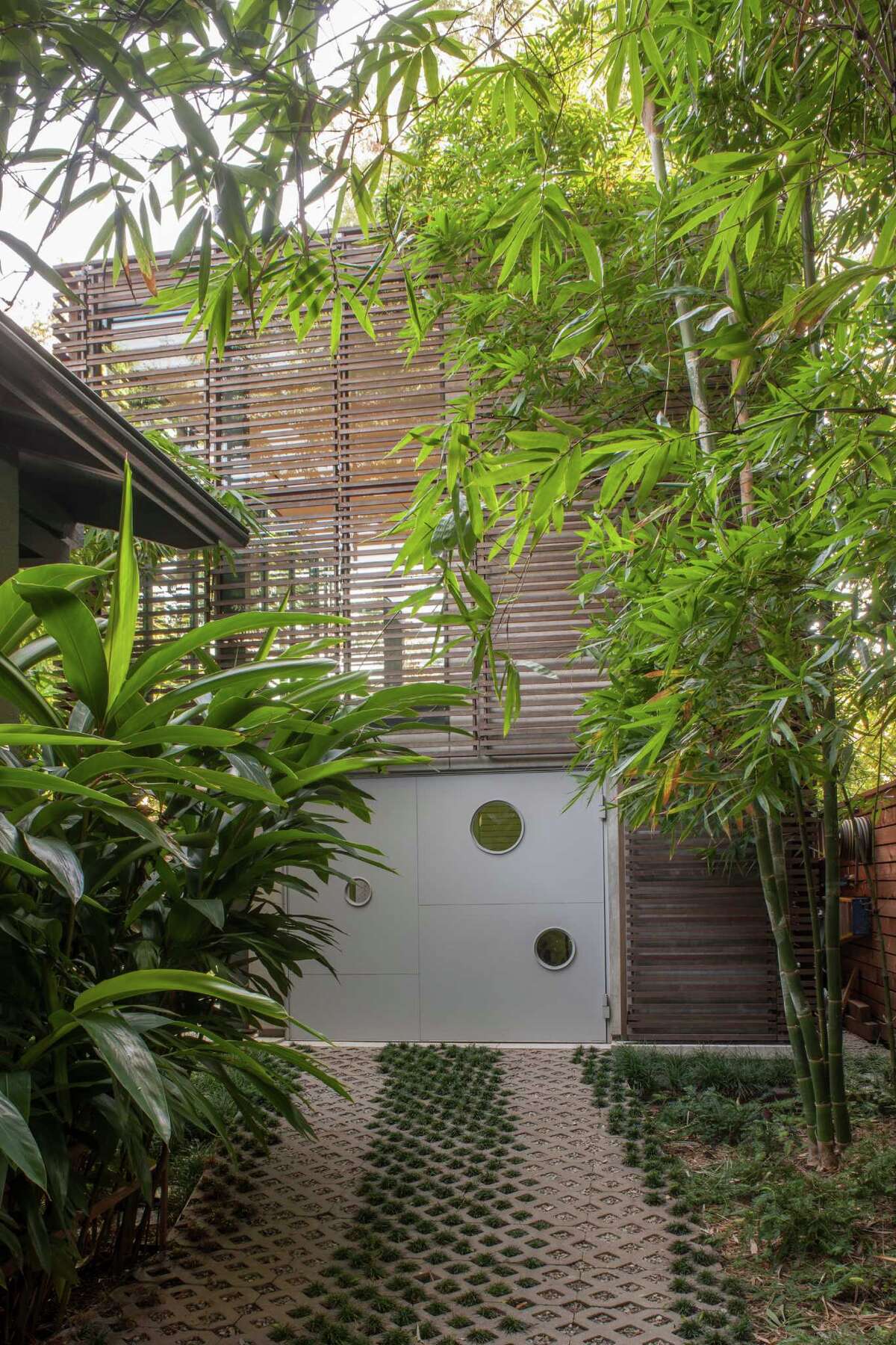 Audubon Place bungalow is an example of the surprises in store during ...