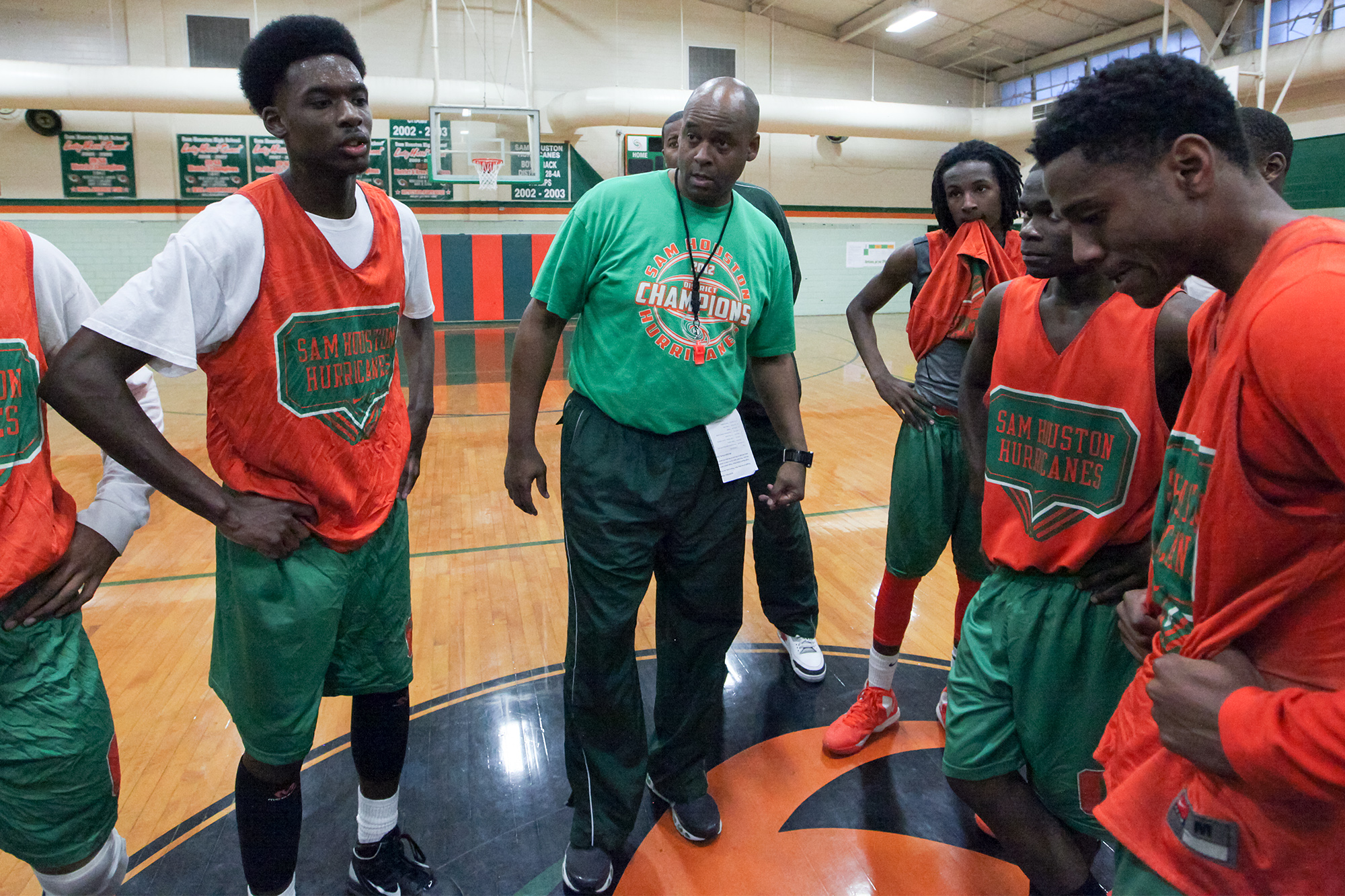 Sam Houston boys hoops coach leaving for Smithson Valley