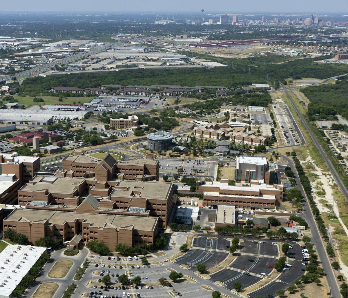 Record-breaking astronaut Scott Kelly tweets photo of San Antonio from ...