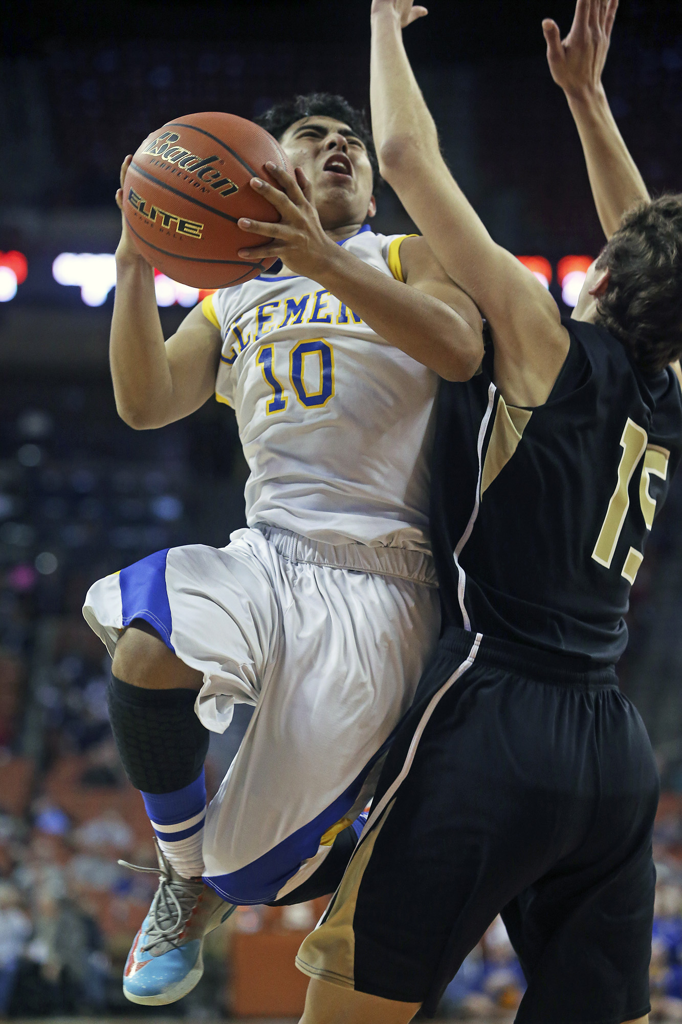 Amarillo turns tables, stifles Clemens in semis