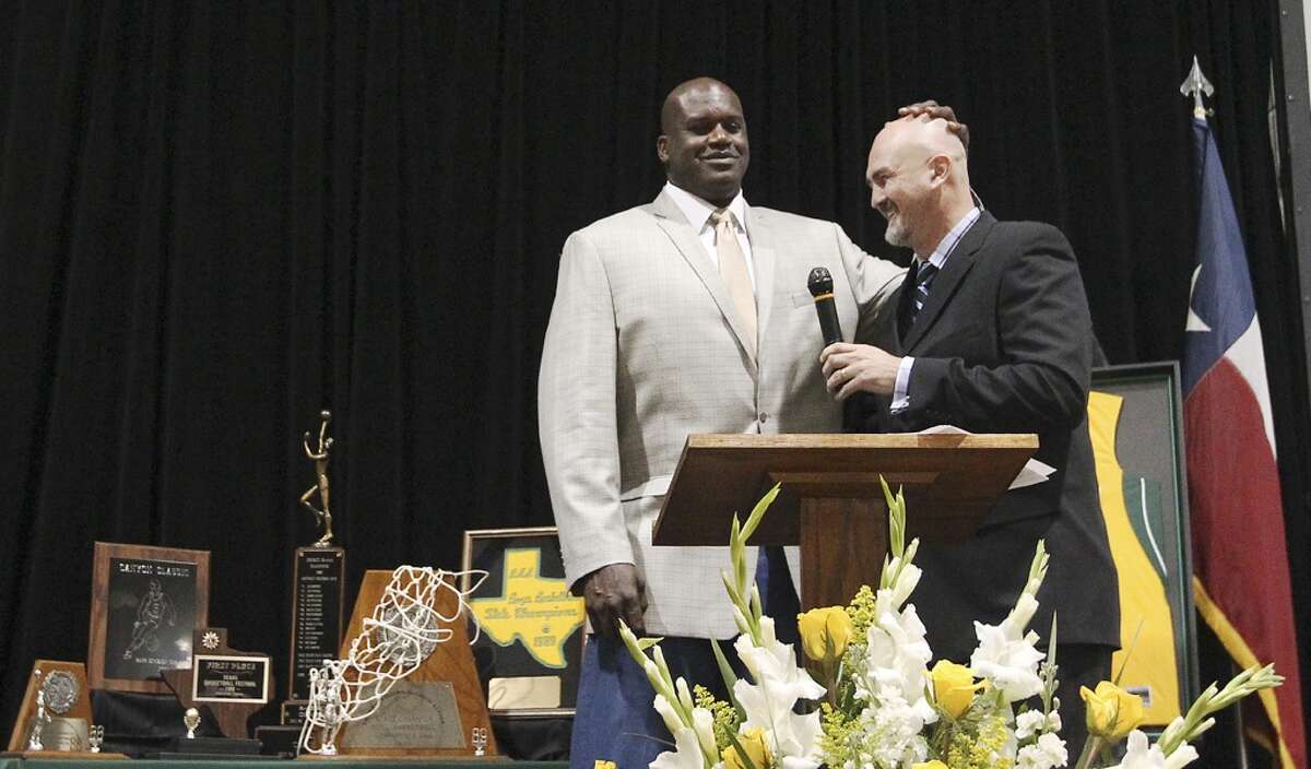 Jokes, nostalgia flow at Cole for O'Neal's jersey retirement