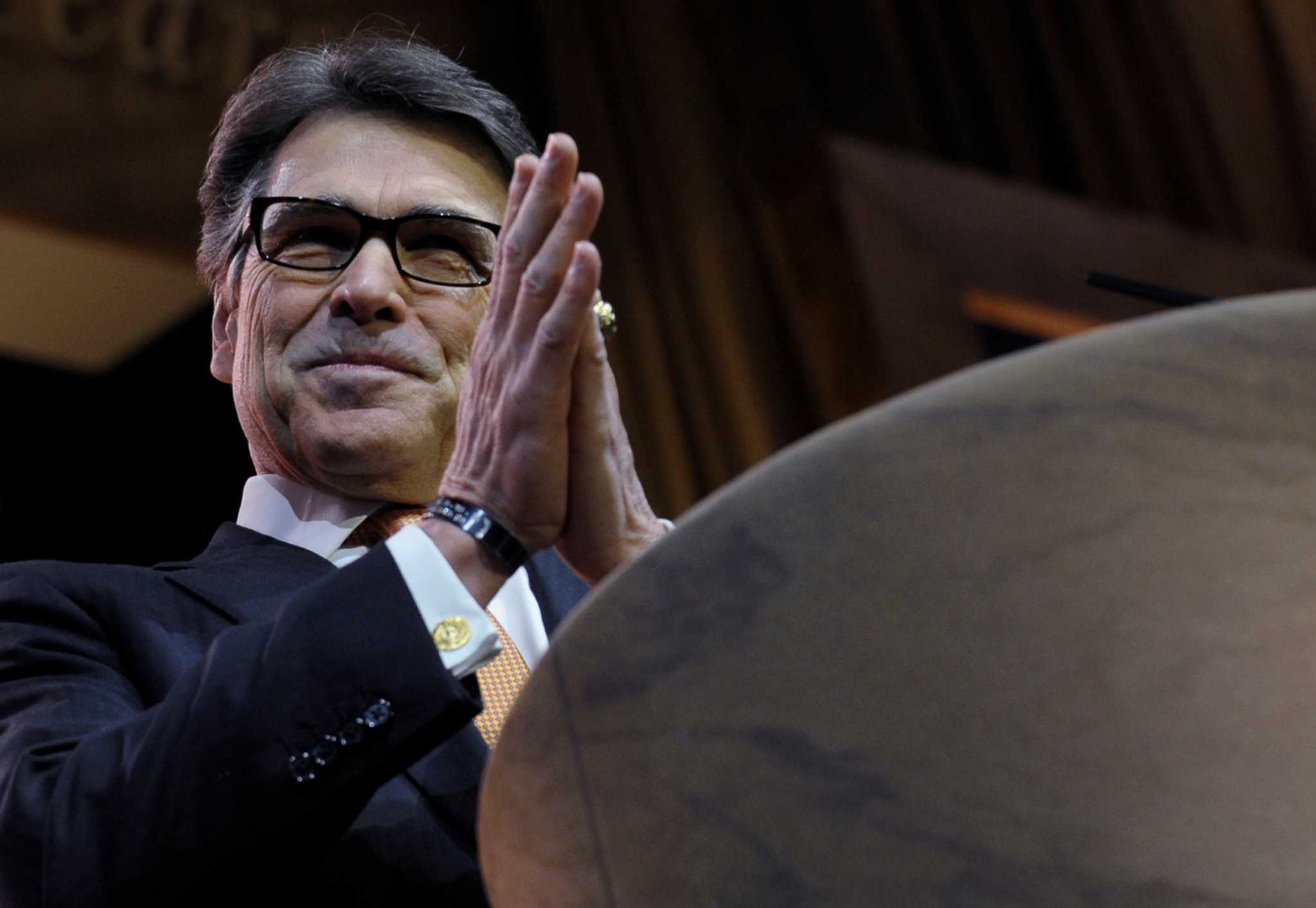 Perry thrills CPAC crowd with fiery address