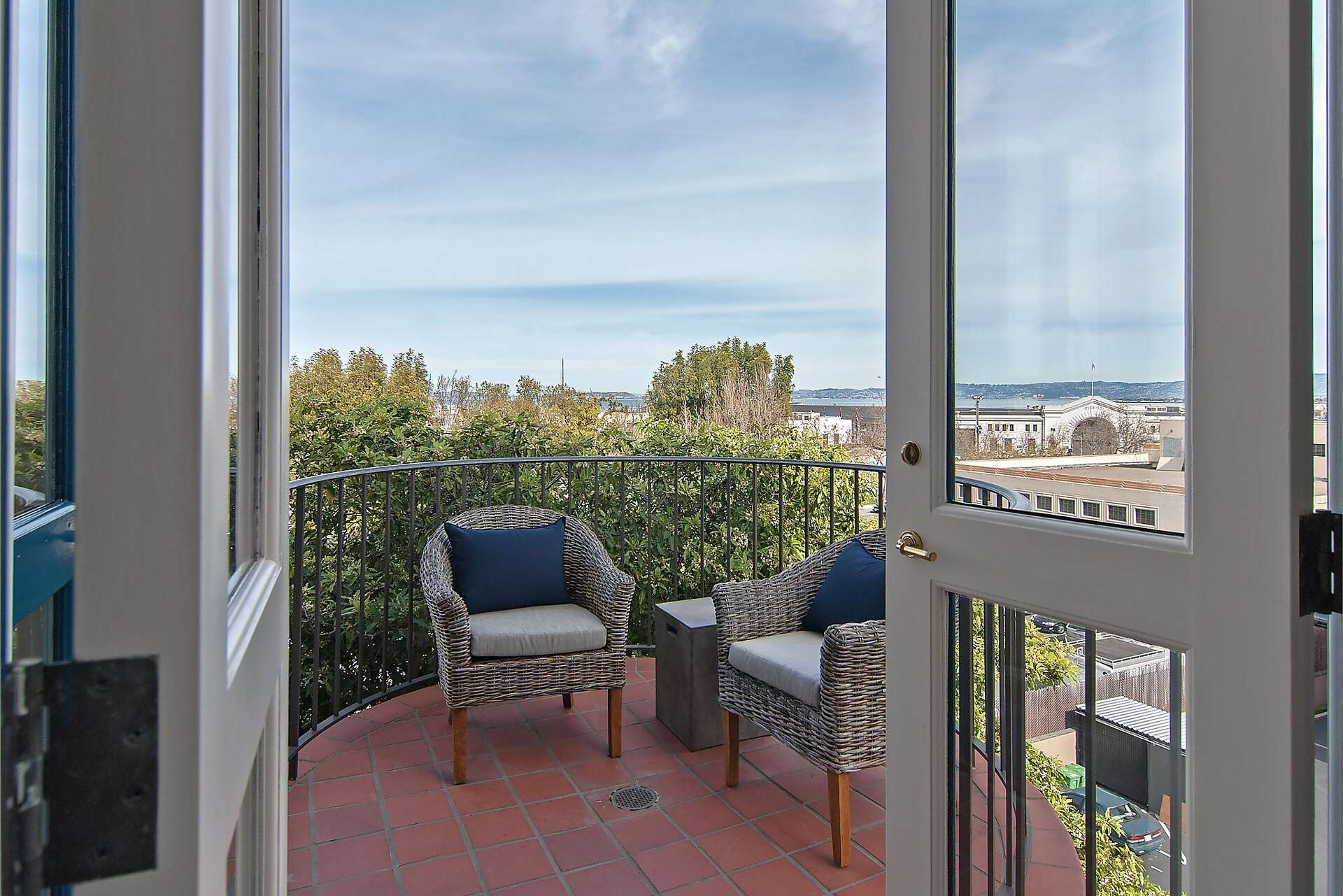 Tri-level Telegraph Hill condo features five terraces