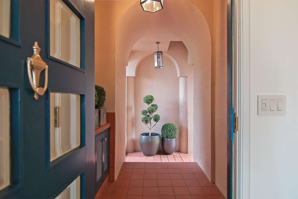 Tri-level Telegraph Hill condo features five terraces