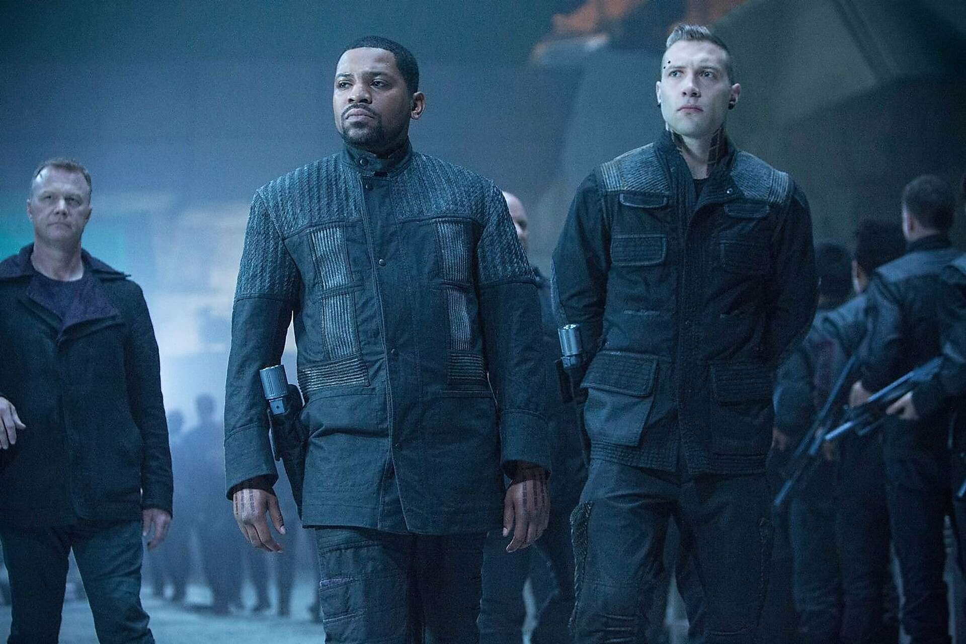 'Divergent' cast is youthful, but offers strong women