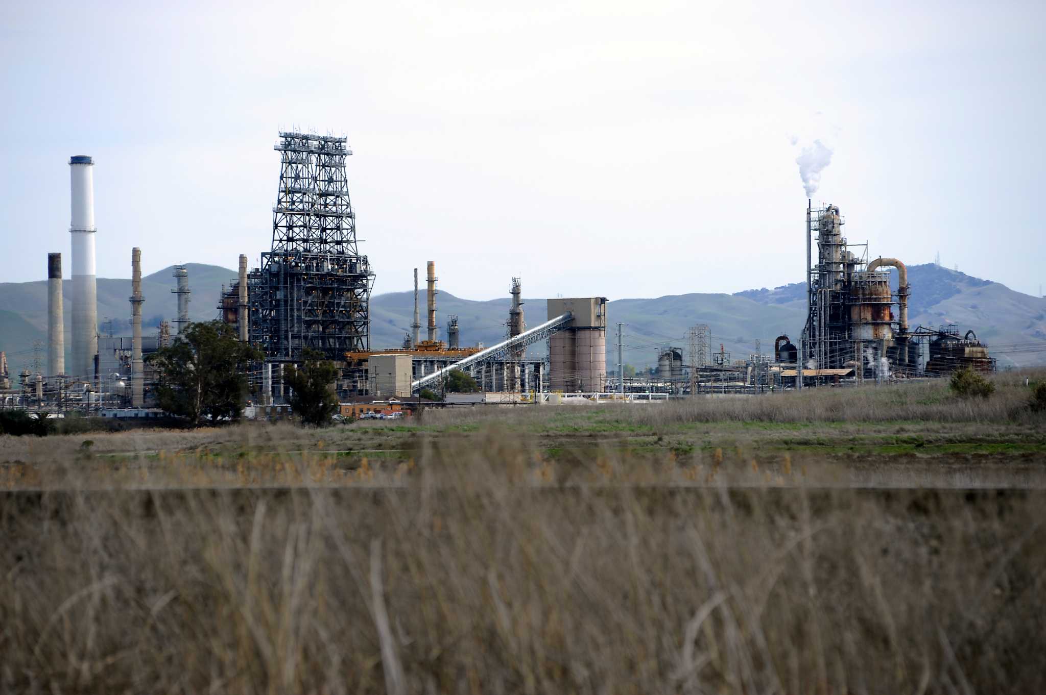 Tesoro refinery acid accident burns 2 workers