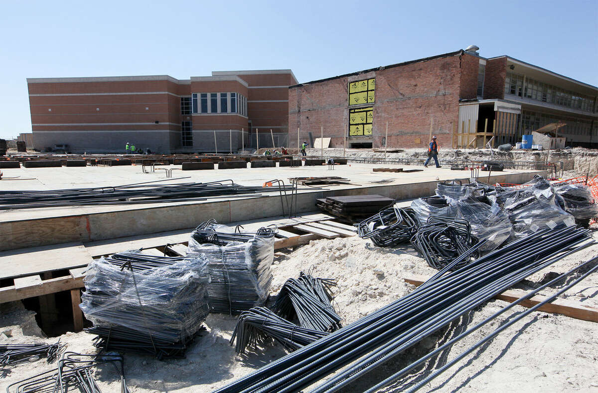 Highlands construction a teaching moment for architecture students