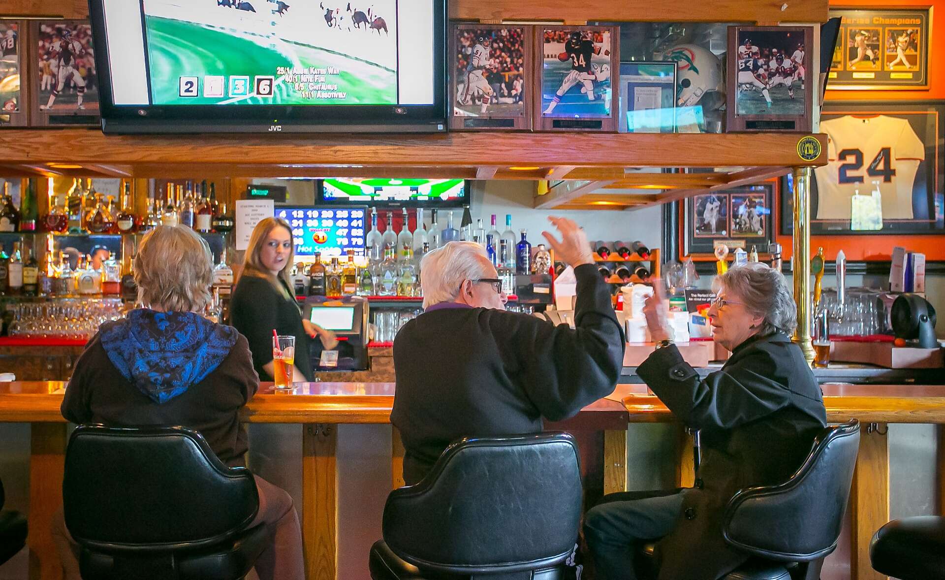 American Bull Sports Bar & Grill: 20 hot sandwich options