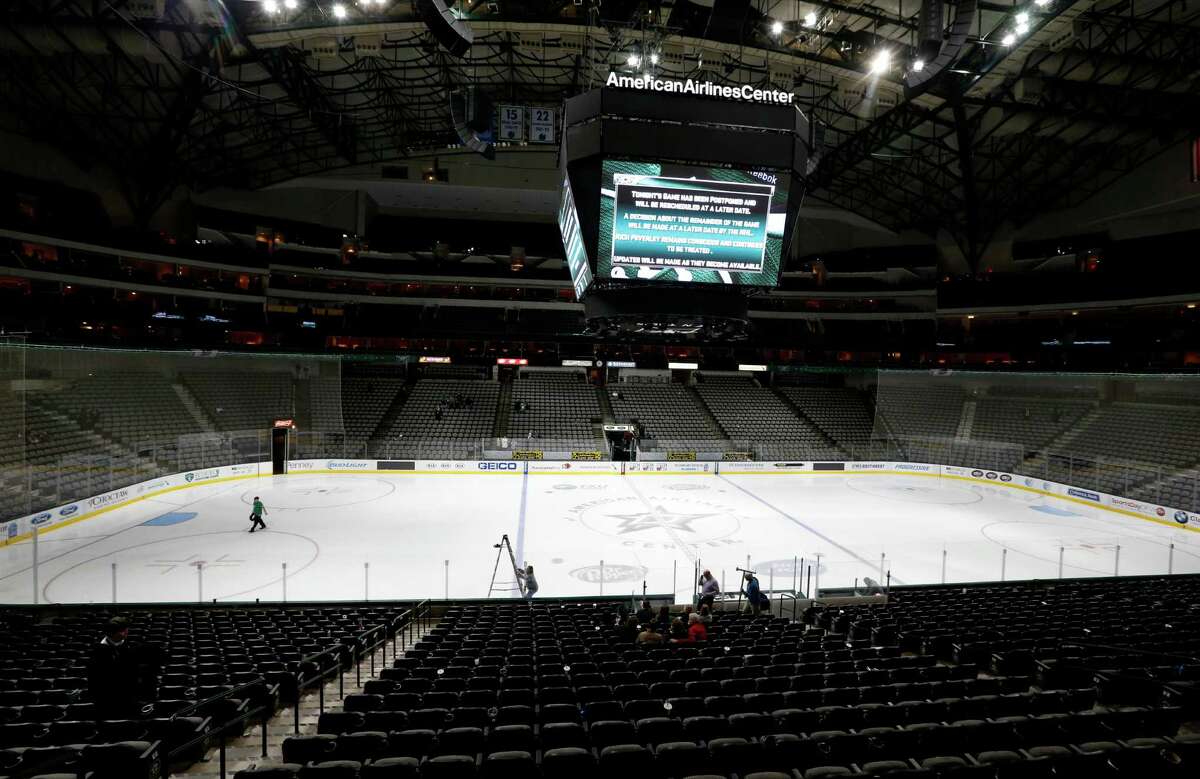 Dallas Stars player collapses on bench during game