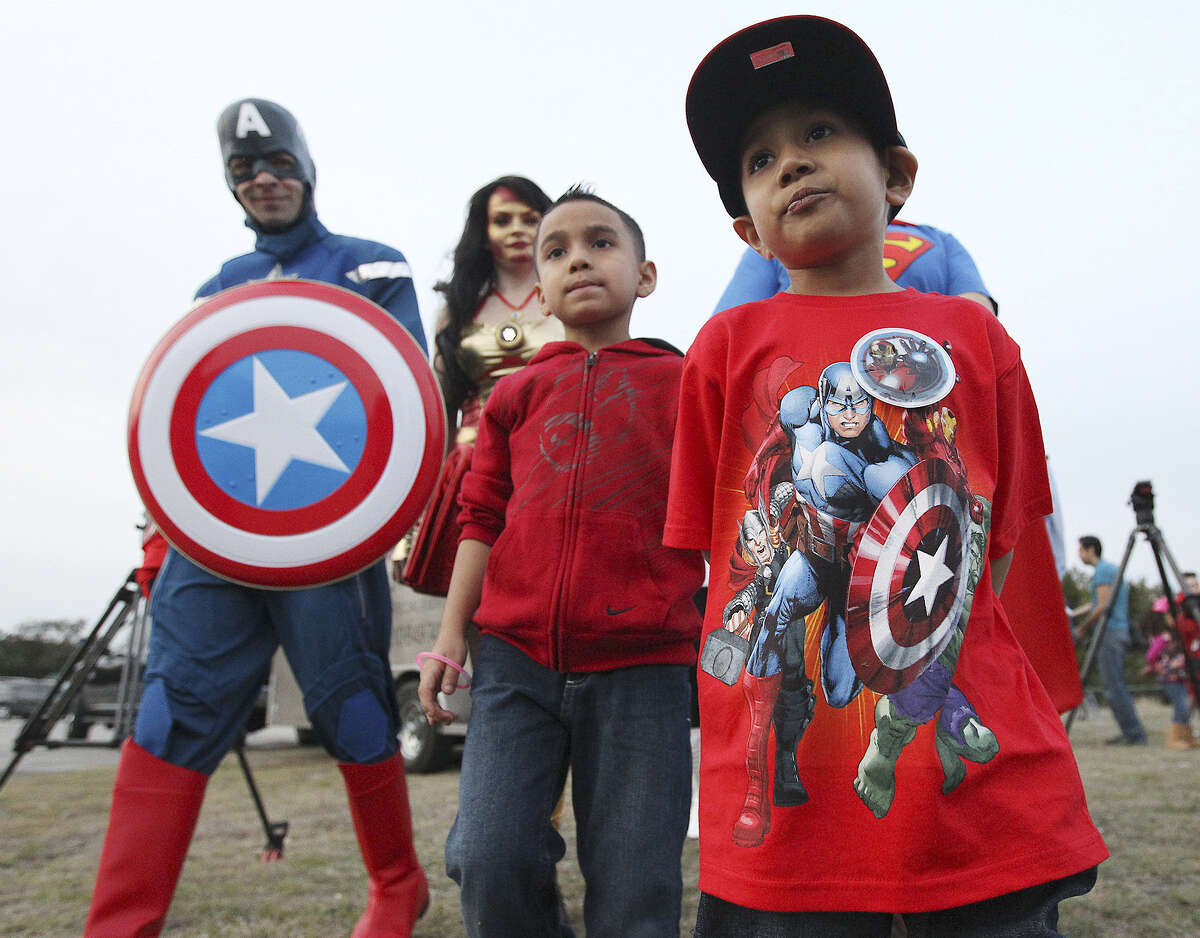 Family and friends boost spirits of 6-year-old with cancer