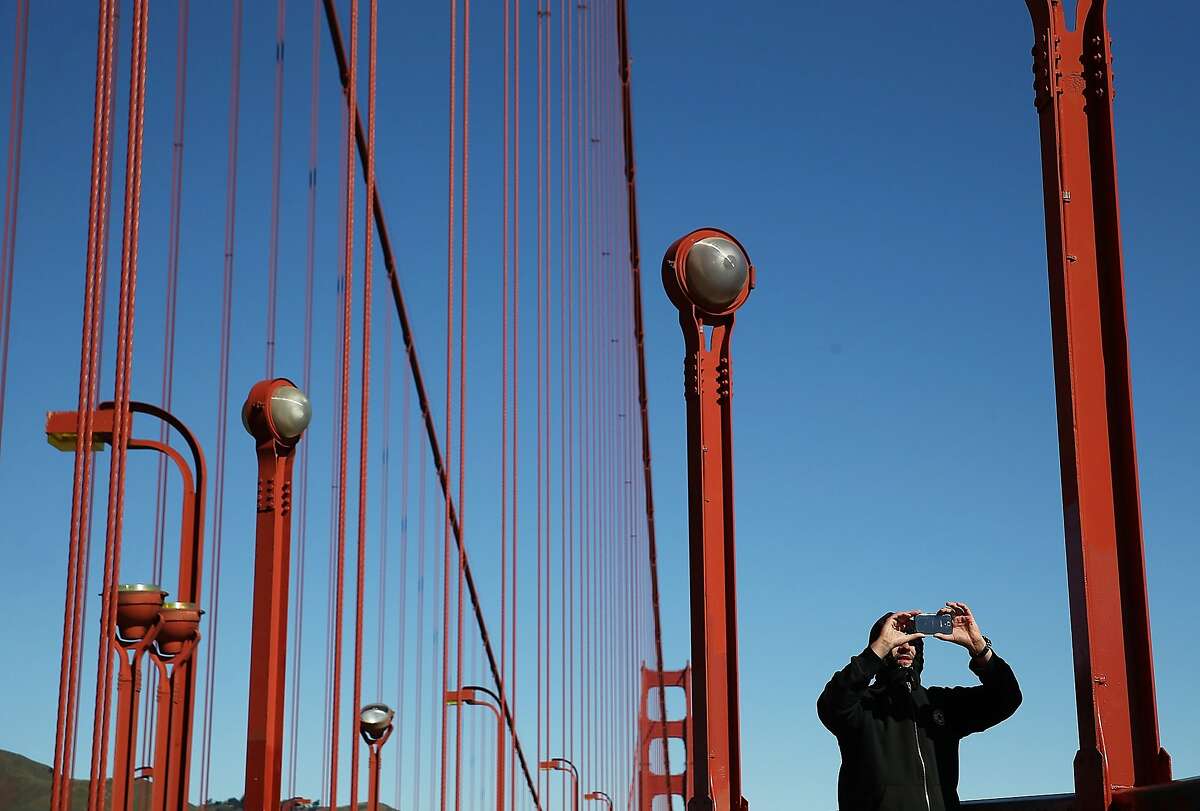 Golden Gate Bridge suicide barrier closes in on approval