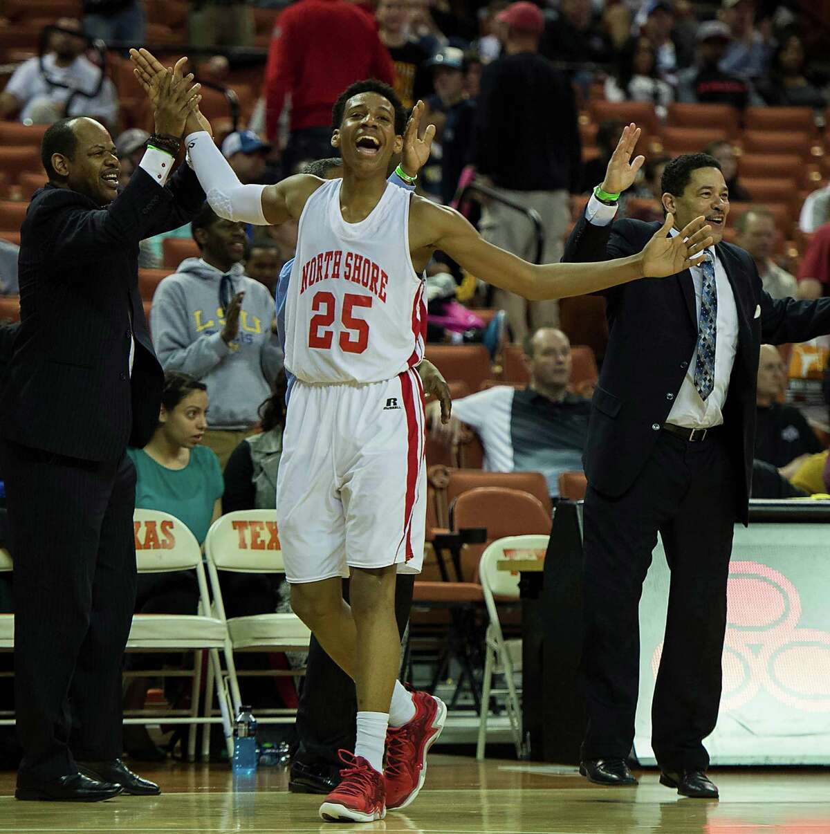 AAU basketball gives players freedom to expand games