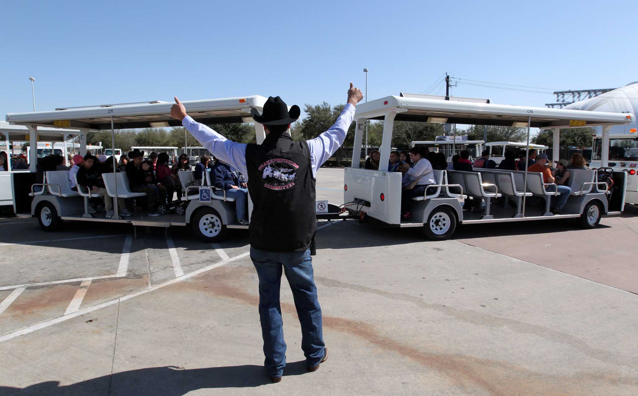 Herding fans for rodeo takes much planning and many volunteers