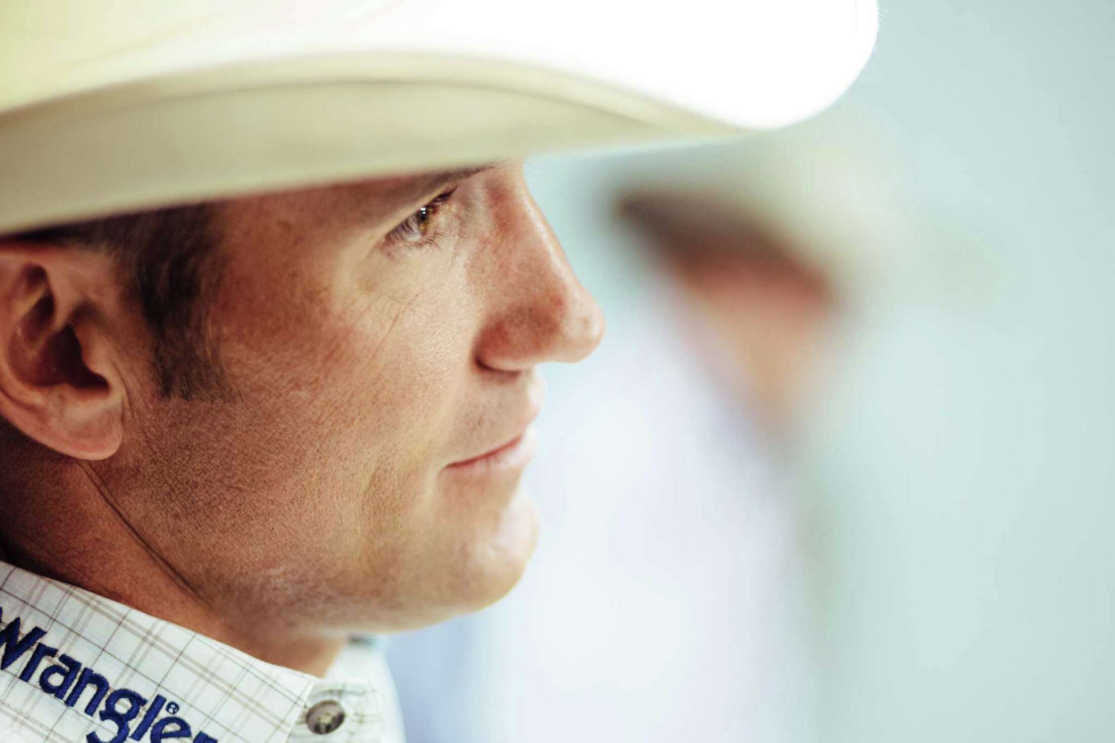 Bareback rider Bobby Mote bucks the perils and hangs on for glory