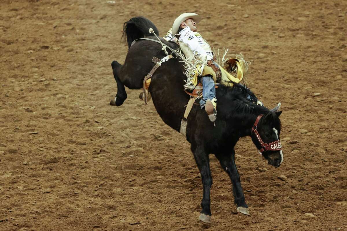 Bareback rider Bobby Mote bucks the perils and hangs on for glory