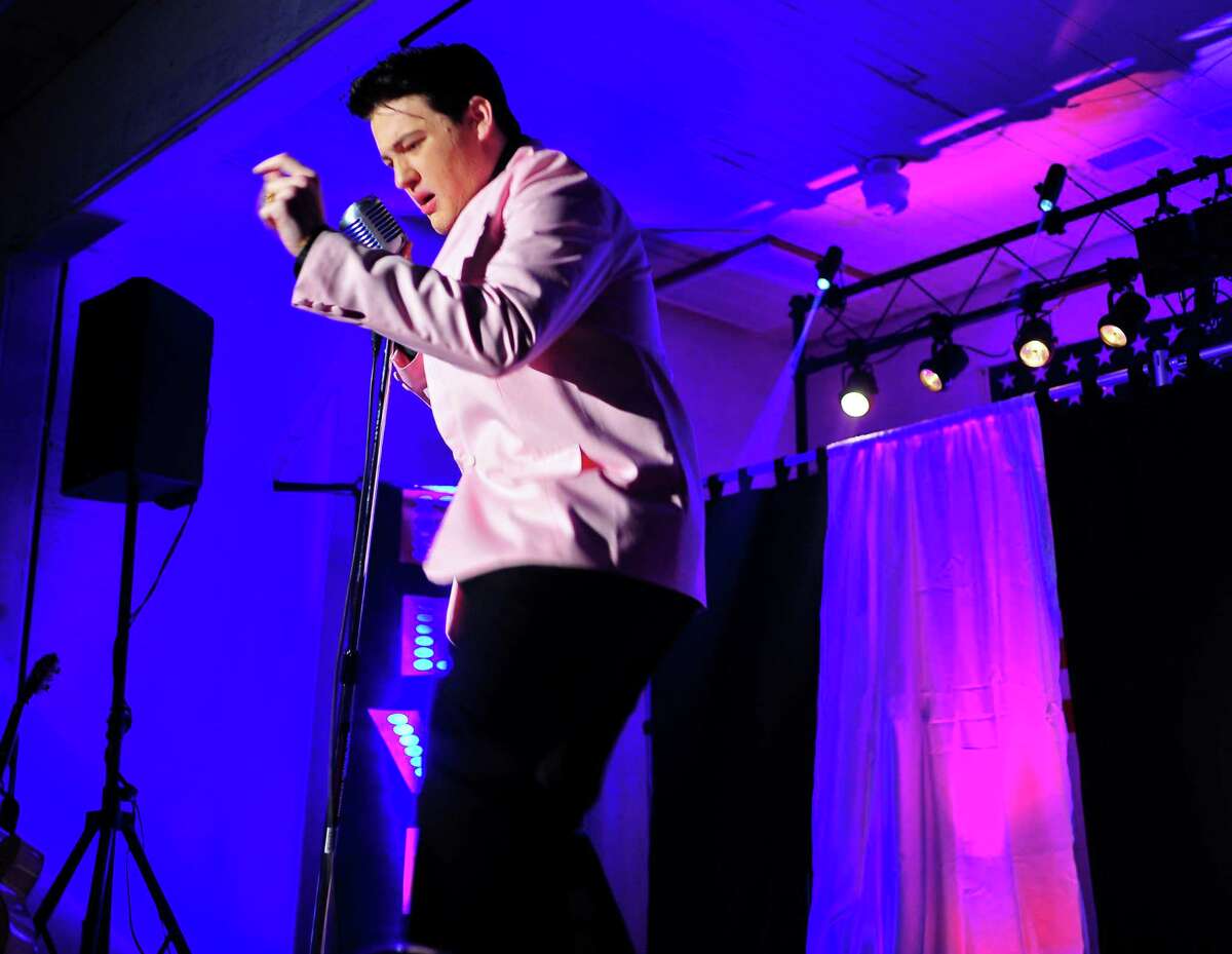 'Elvis' performs in Kountze