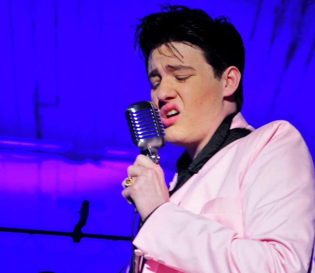 'Elvis' performs in Kountze