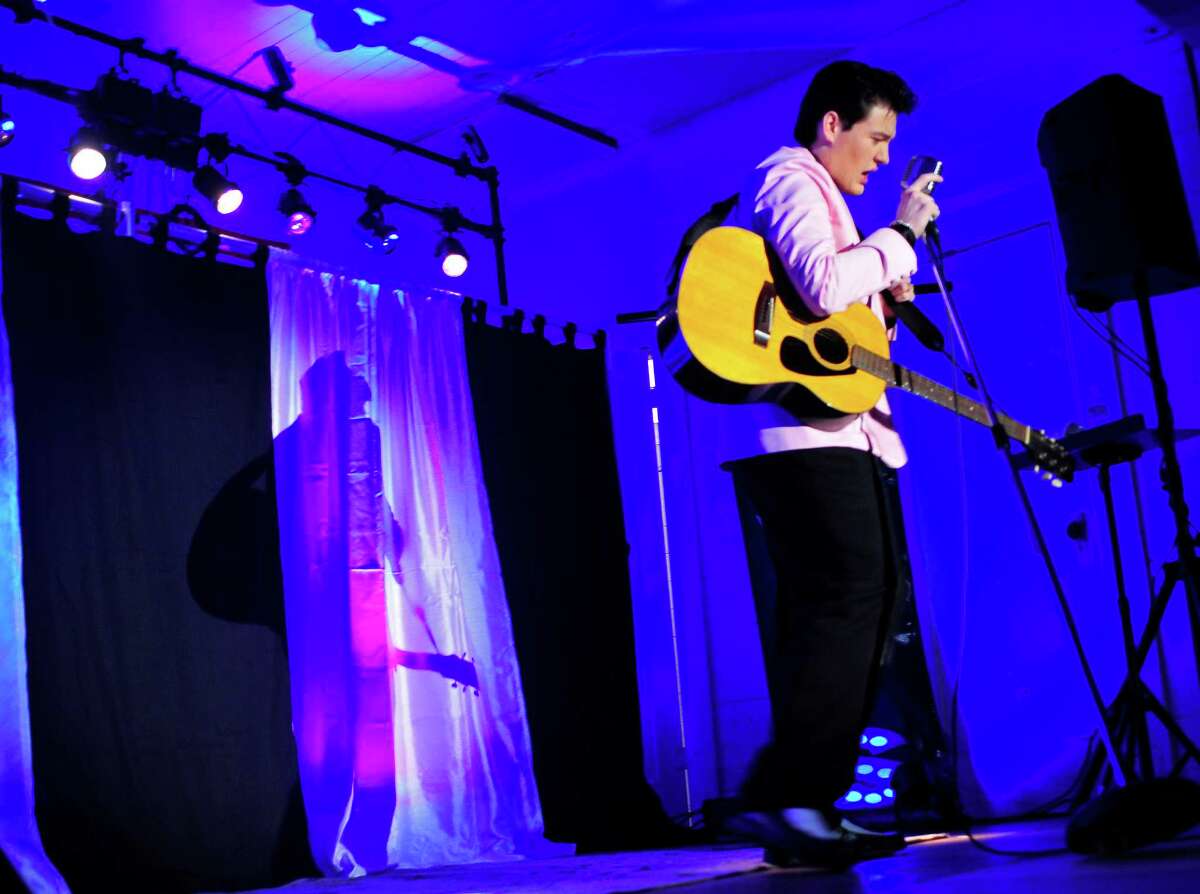 'Elvis' performs in Kountze