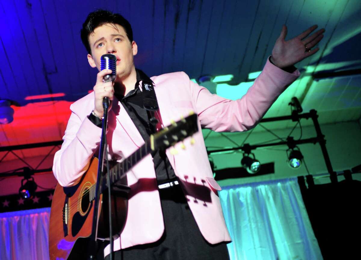 'Elvis' performs in Kountze