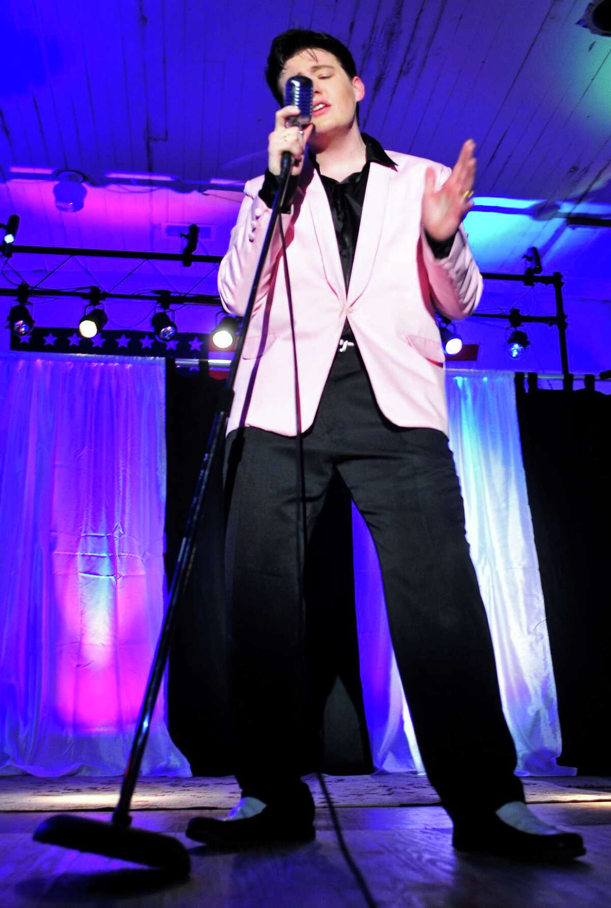 'Elvis' performs in Kountze