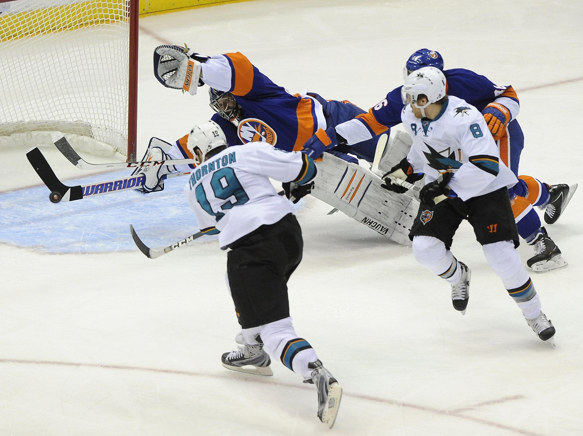 Sharks defeat Islanders and Nabokov 4-3