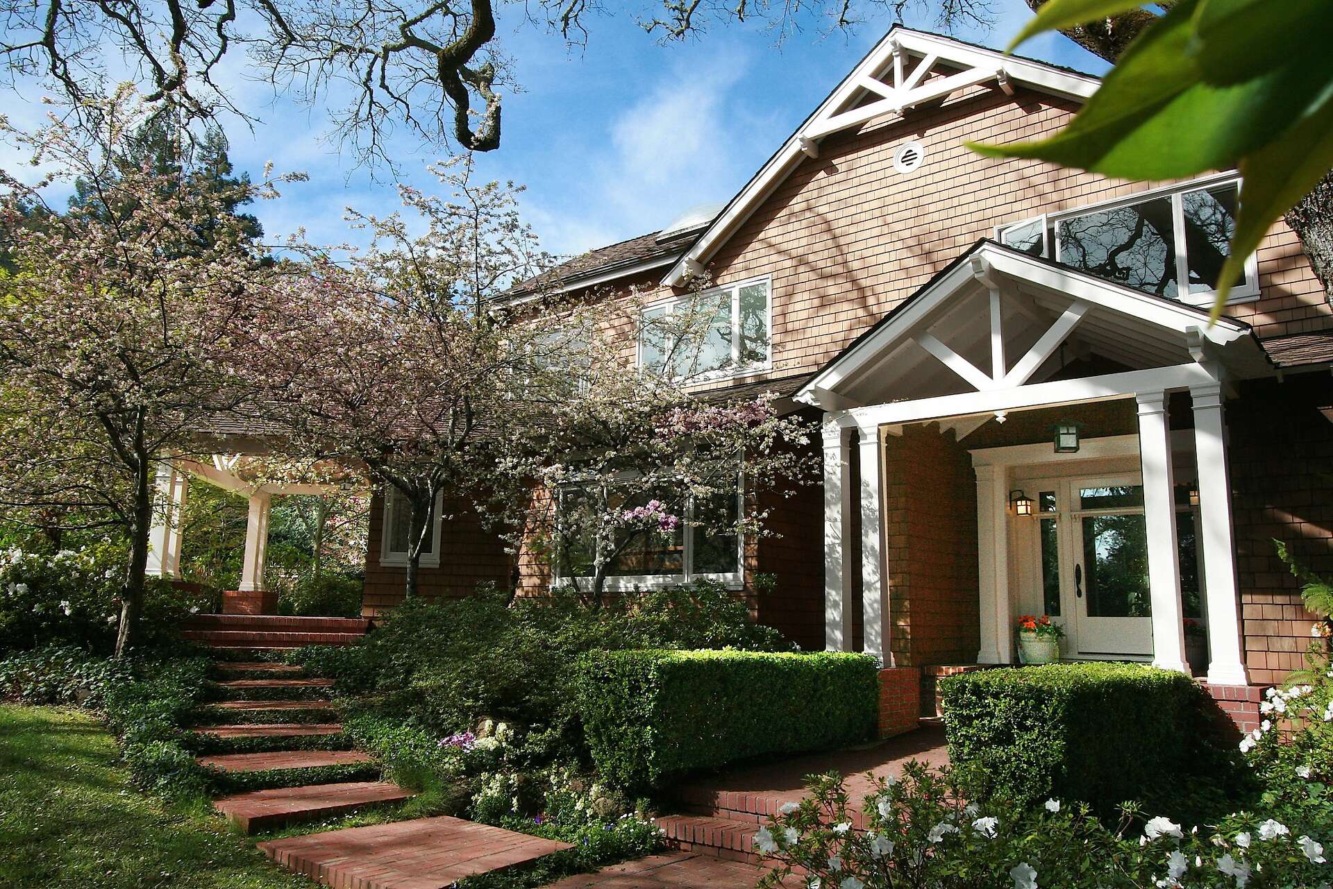 Ross Craftsman includes scenic solarium