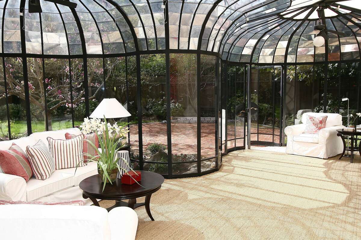 Ross Craftsman includes scenic solarium