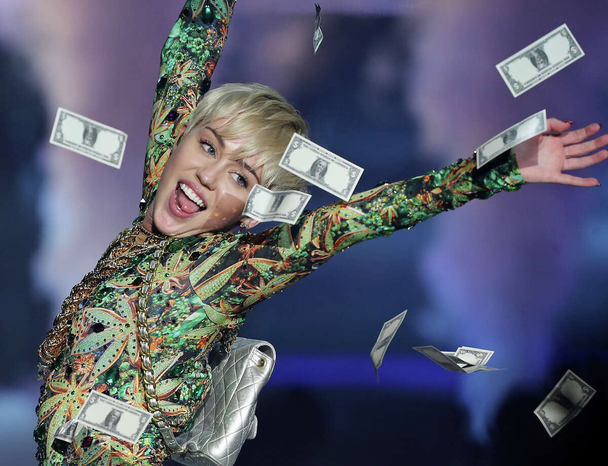 Miley Cyrus pulls off raunchy S.A. show